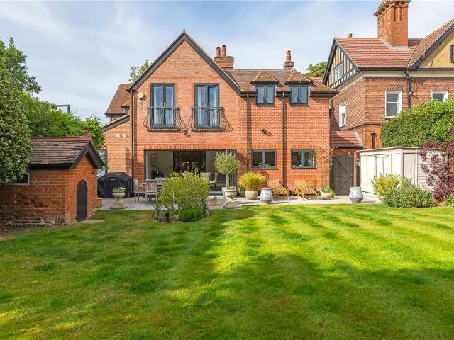 5 bedroom detached house for sale