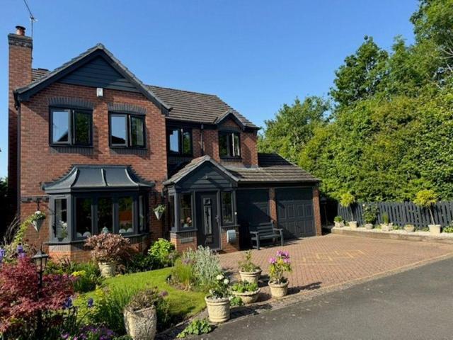 5 bedroom detached house for sale