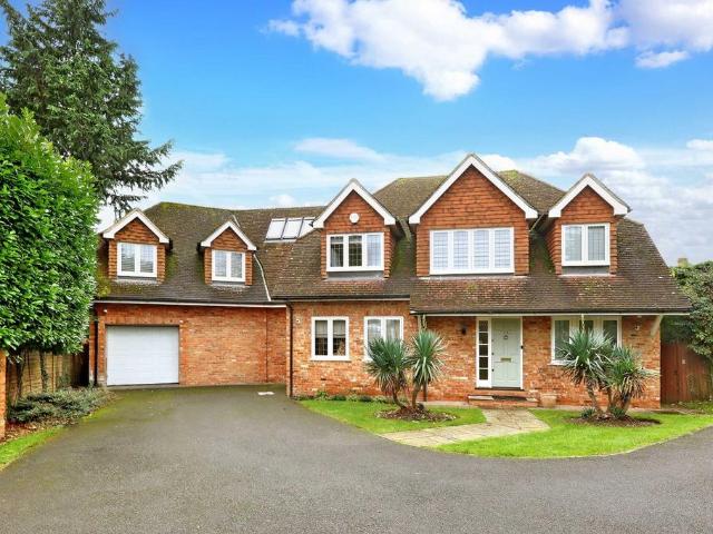5 bedroom detached house for sale