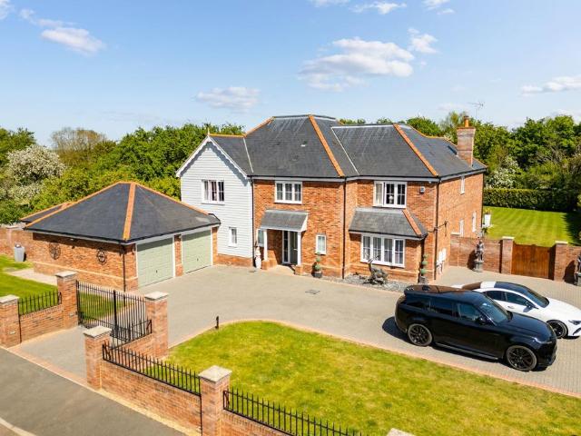 5 bedroom detached house for sale