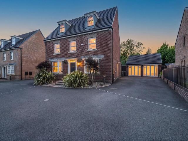 5 bedroom detached house for sale