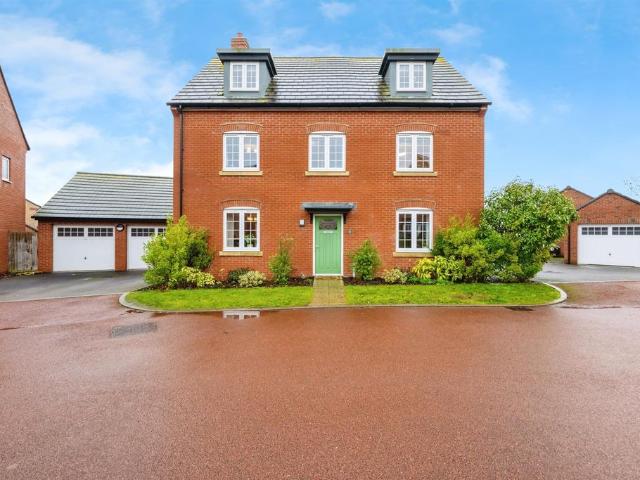 5 bedroom detached house for sale