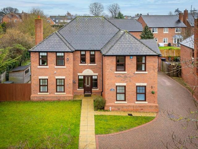 5 bedroom detached house for sale