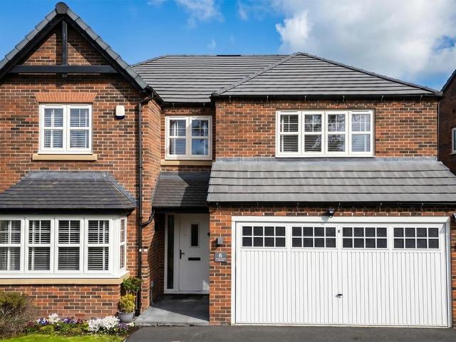 5 bedroom detached house for sale