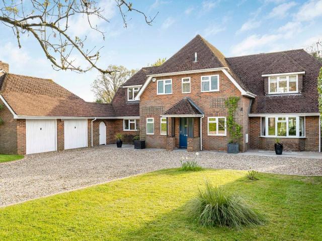 5 bedroom detached house for sale