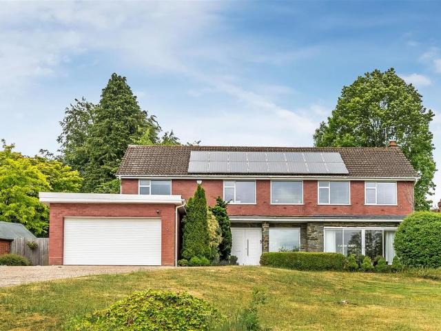 5 bedroom detached house for sale