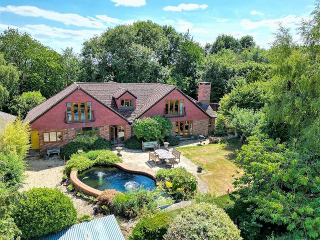5 bedroom detached house for sale