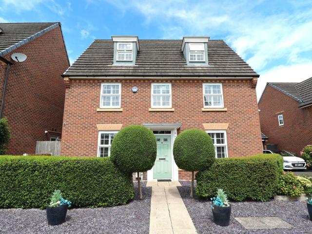 5 bedroom detached house for sale