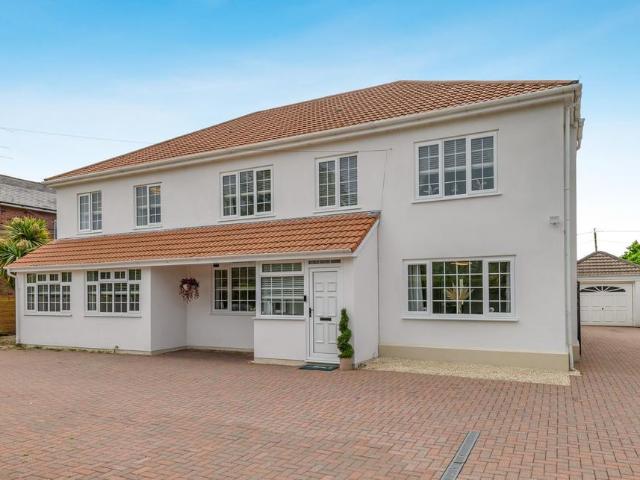 5 bedroom detached house for sale