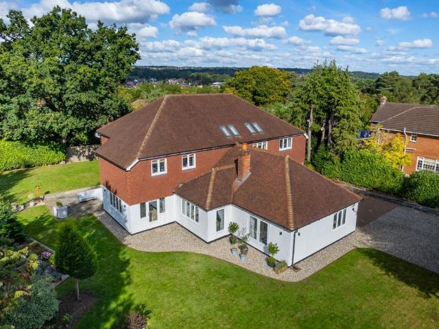 5 bedroom detached house for sale