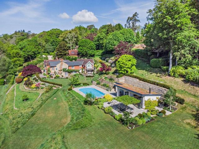 5 bedroom detached house for sale