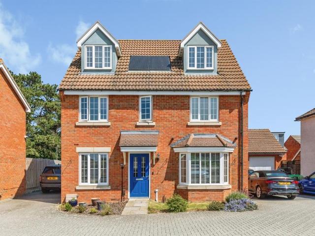 5 bedroom detached house for sale