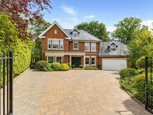 5 bedroom detached house for sale