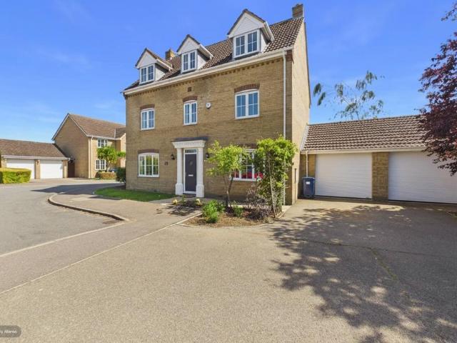 5 bedroom detached house for sale