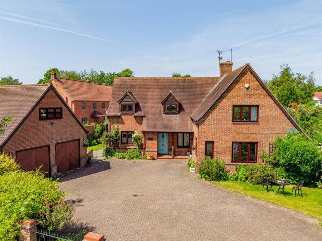 5 bedroom detached house for sale