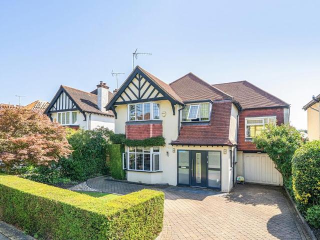 5 bedroom detached house for sale