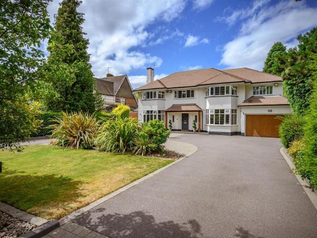 5 bedroom detached house for sale