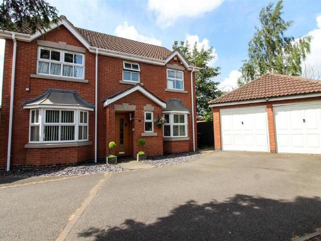 5 bedroom detached house for sale