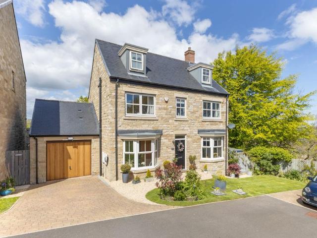 5 bedroom detached house for sale
