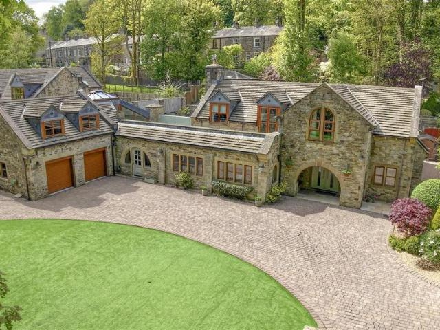 5 bedroom detached house for sale