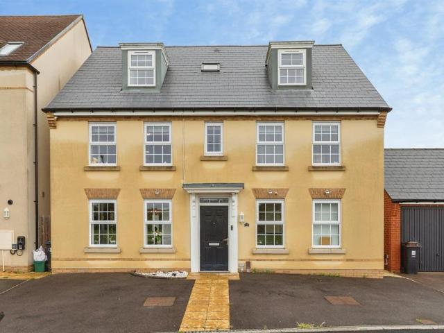 5 bedroom detached house for sale