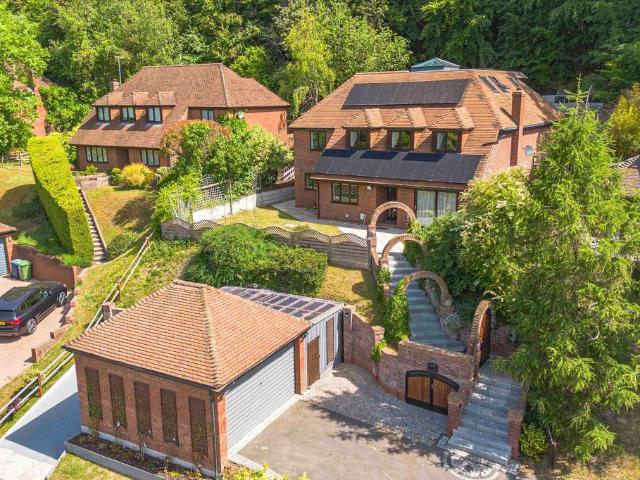 5 bedroom detached house for sale