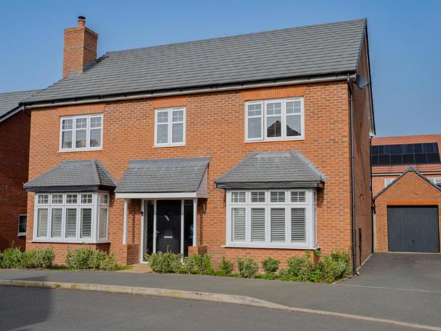 5 bedroom detached house for sale