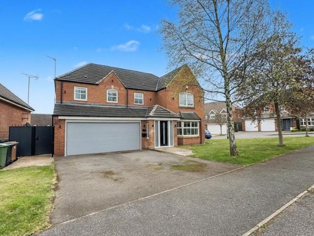5 bedroom detached house for sale