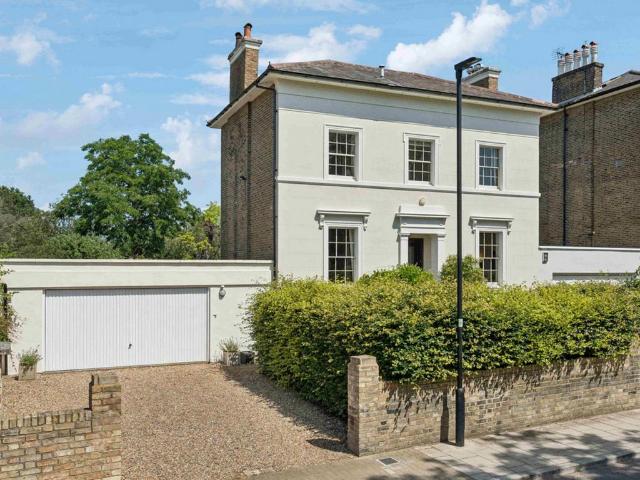 5 bedroom detached house for sale