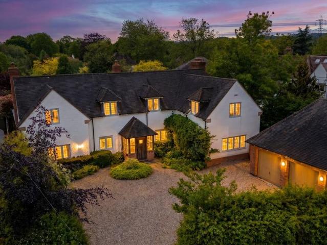 5 bedroom detached house for sale