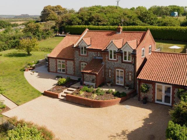 5 bedroom detached house for sale