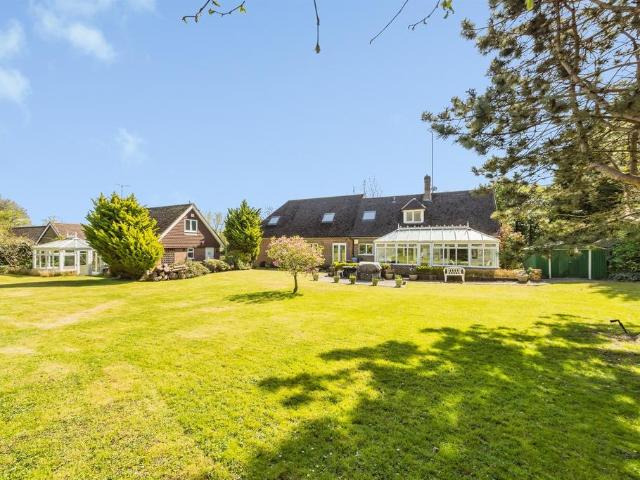 5 bedroom detached house for sale
