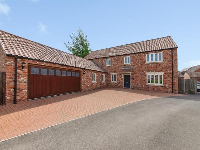 5 bedroom detached house for sale