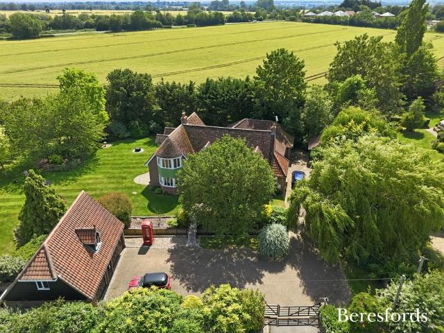 5 bedroom detached house for sale