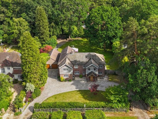 5 bedroom detached house for sale