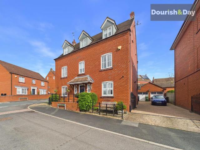 5 bedroom detached house for sale
