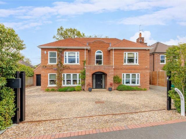5 bedroom detached house for sale