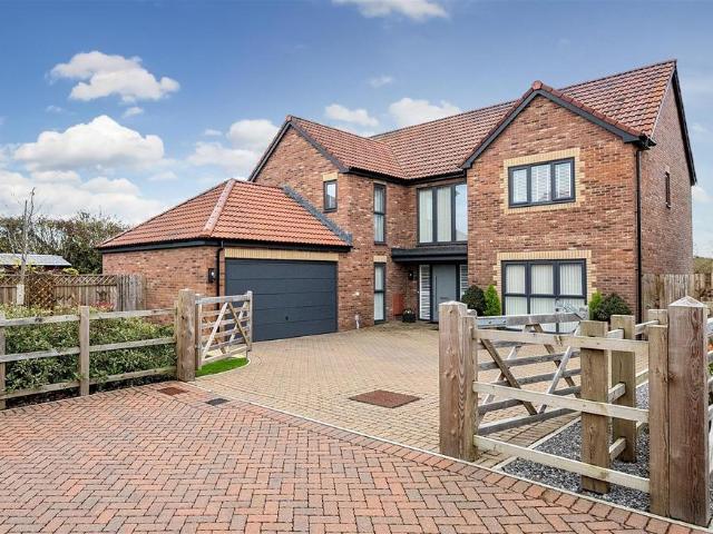 5 bedroom detached house for sale