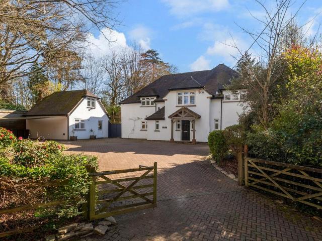 5 bedroom detached house for sale