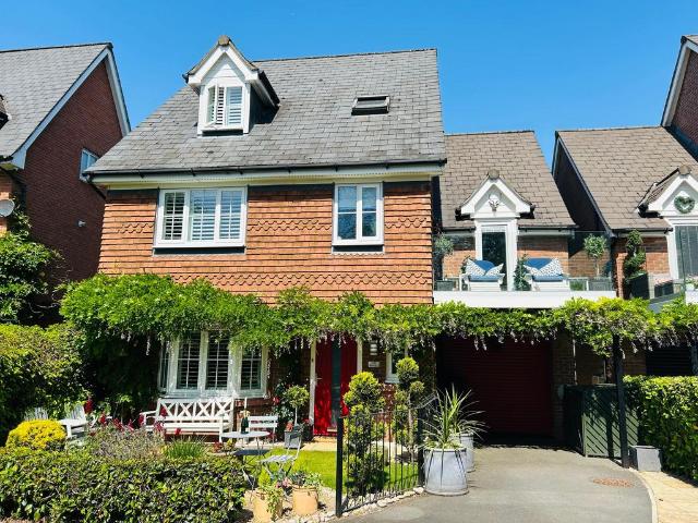 5 bedroom detached house for sale
