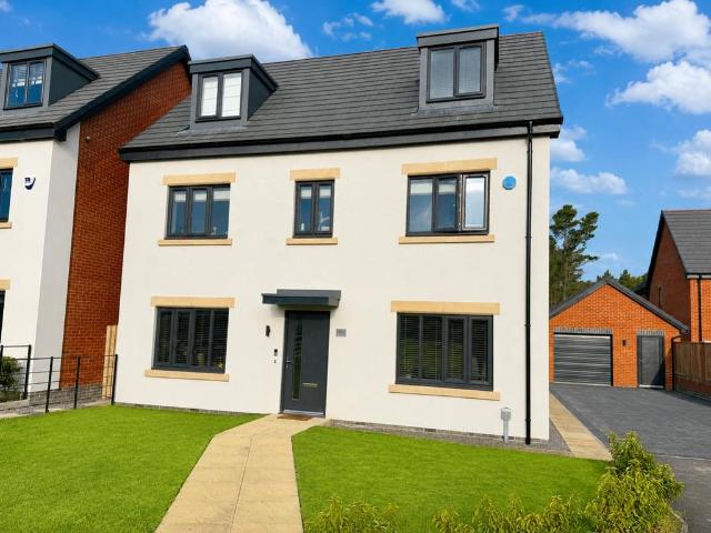 5 bedroom detached house for sale