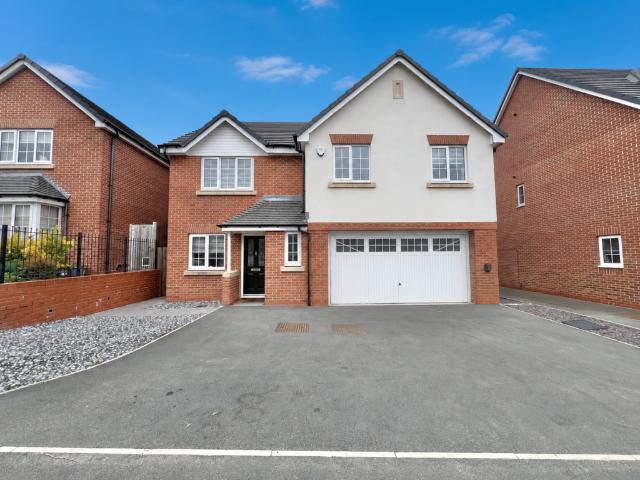 5 bedroom detached house for sale