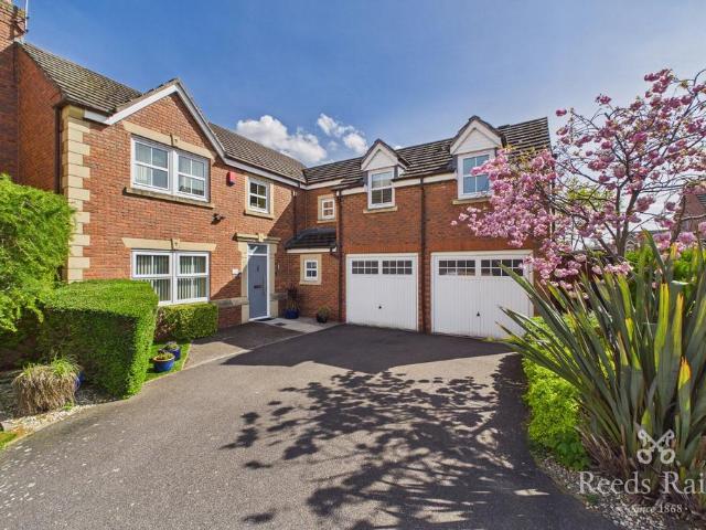 5 bedroom detached house for sale