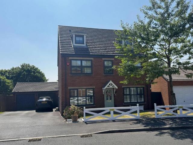 5 bedroom detached house for sale