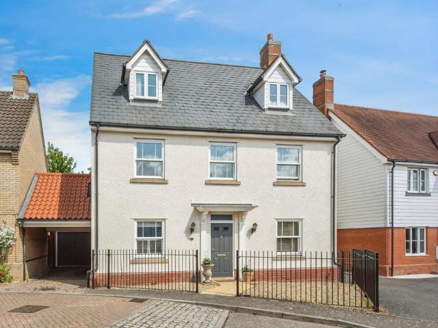 5 bedroom detached house for sale