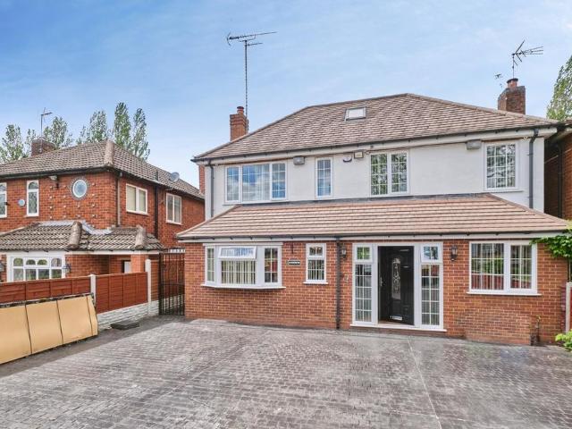 5 bedroom detached house for sale