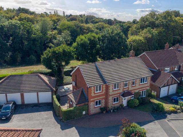 5 bedroom detached house for sale
