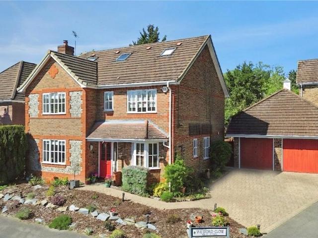 5 bedroom detached house for sale