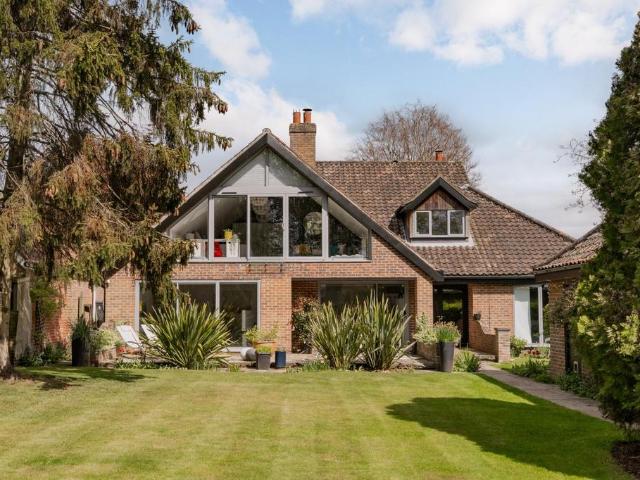 5 bedroom detached house for sale