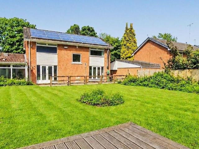 5 bedroom detached house for sale